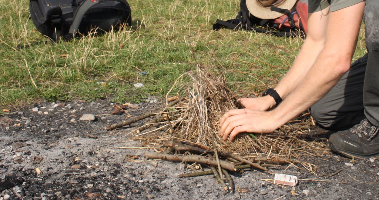 How to make a fire in 7 steps! - Bergzeit Journal