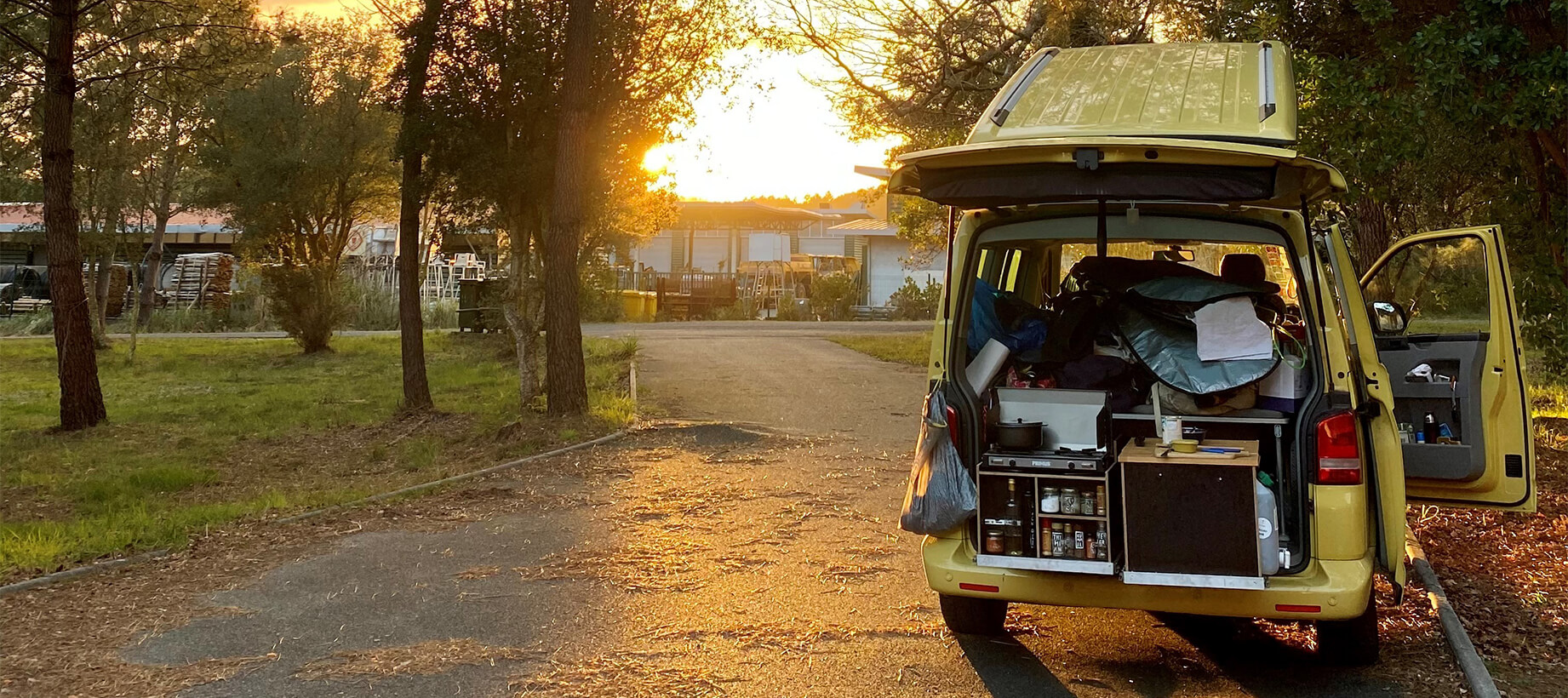 Camping kitchen essentials: what to pack