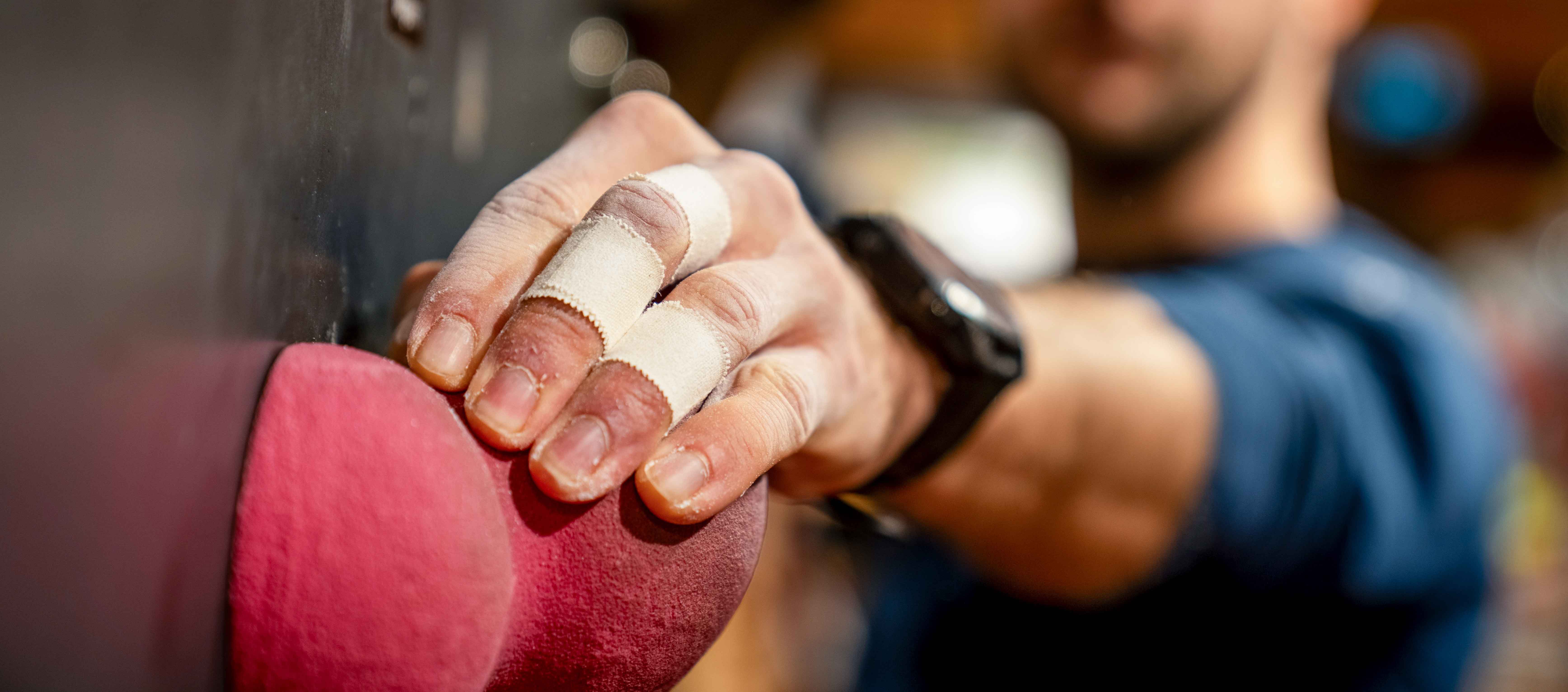 Finger richtig tapen: Die wichtigsten Grundregeln für Kletterer
